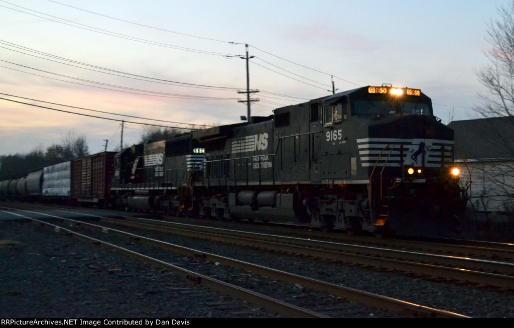 NS C40-9W 9165 leads 61E